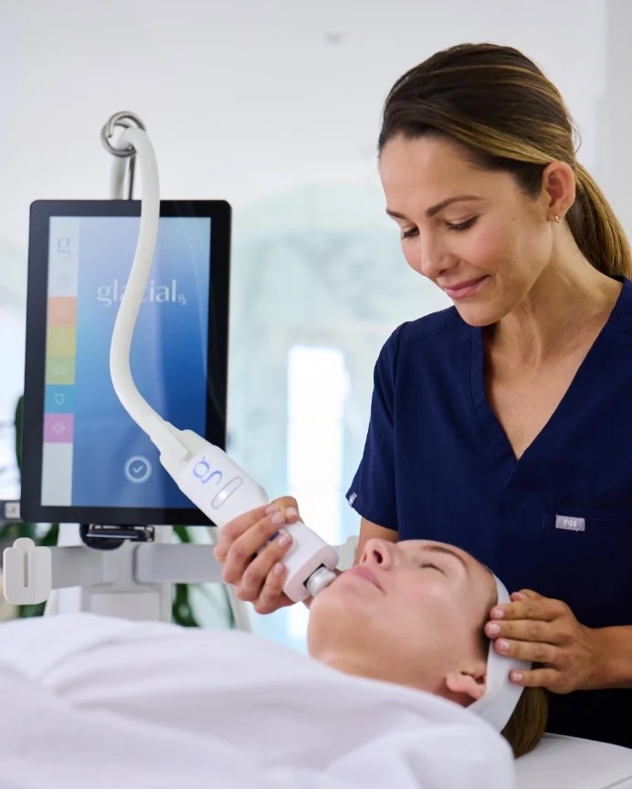 Criomodulação com Glacial RX – Isis Mafra Esteticista